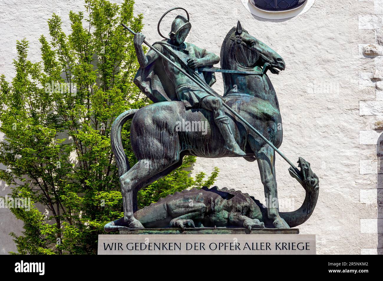 War memorial and George the dragon slayer at the Holy Trinity parish ...