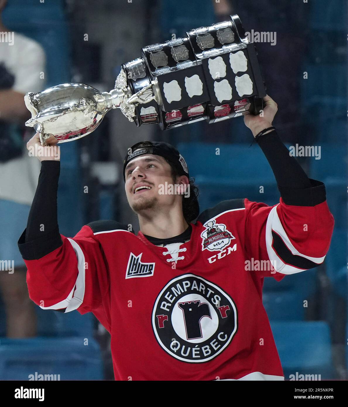 Quebec Remparts' James Malatesta hoists the CHL Memorial Cup after ...