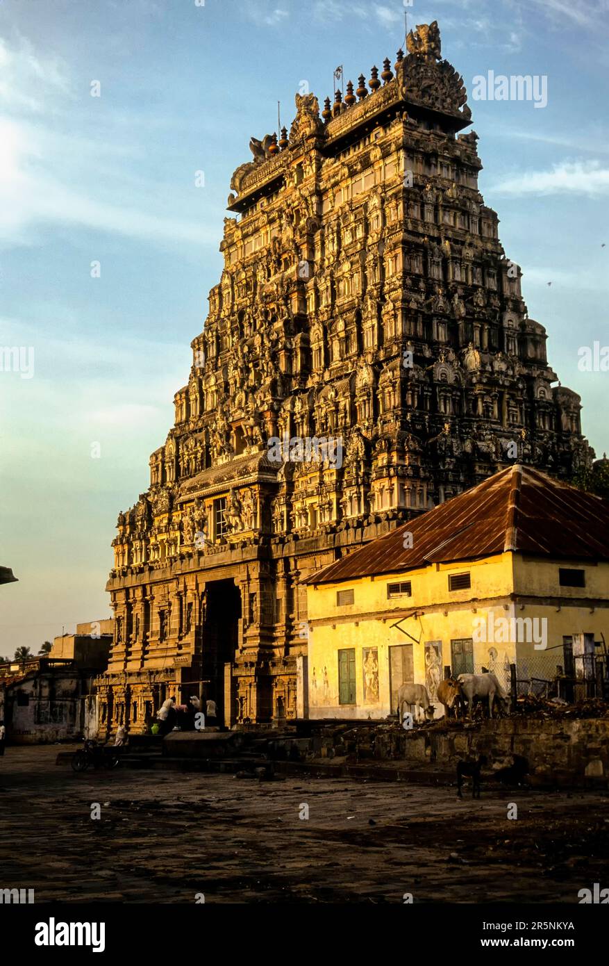 Wastern side Rajagopuram of Thillai Nataraja temple in Chidambaram ...