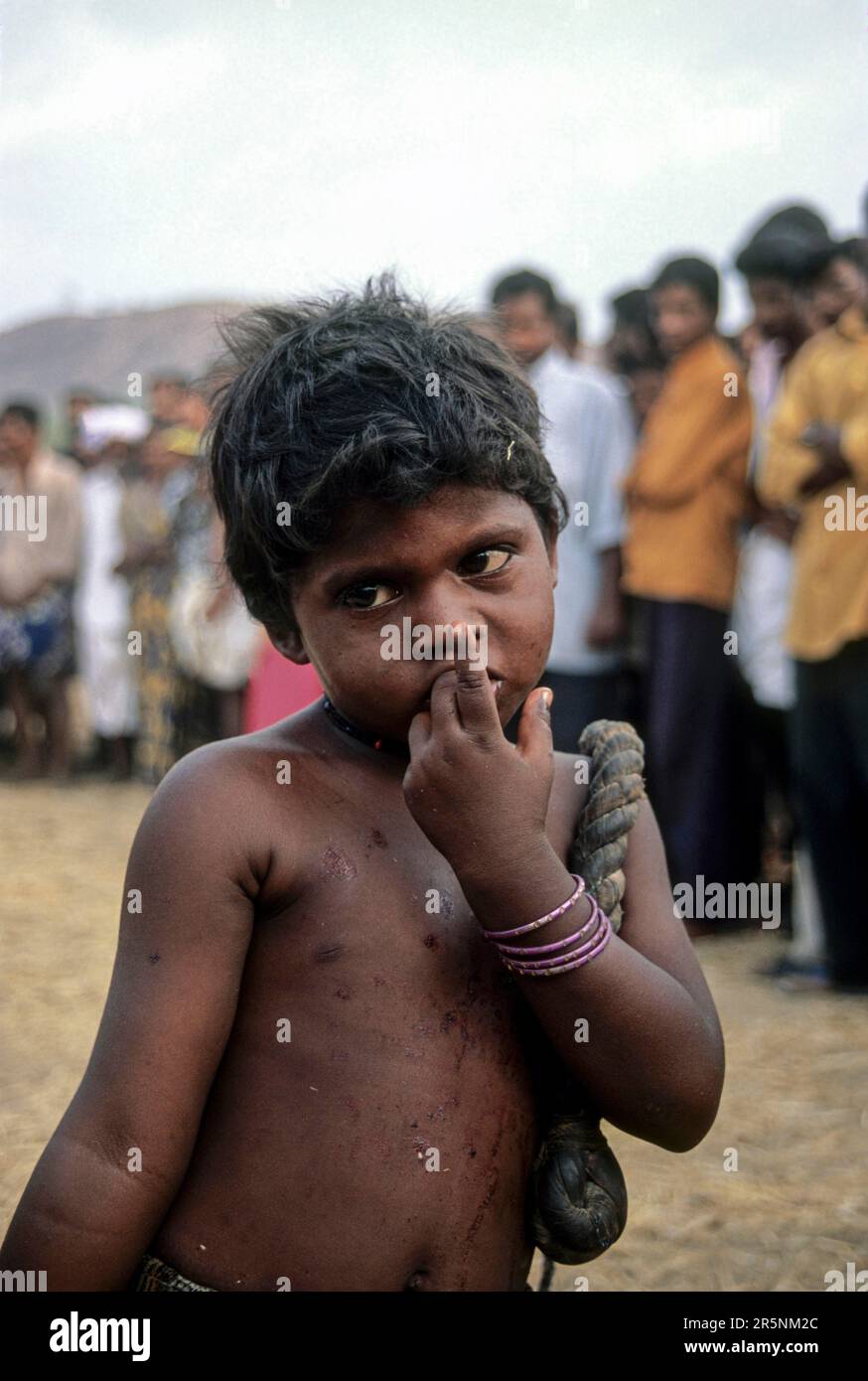 Poor indian beggar girl india hi-res stock photography and images - Alamy