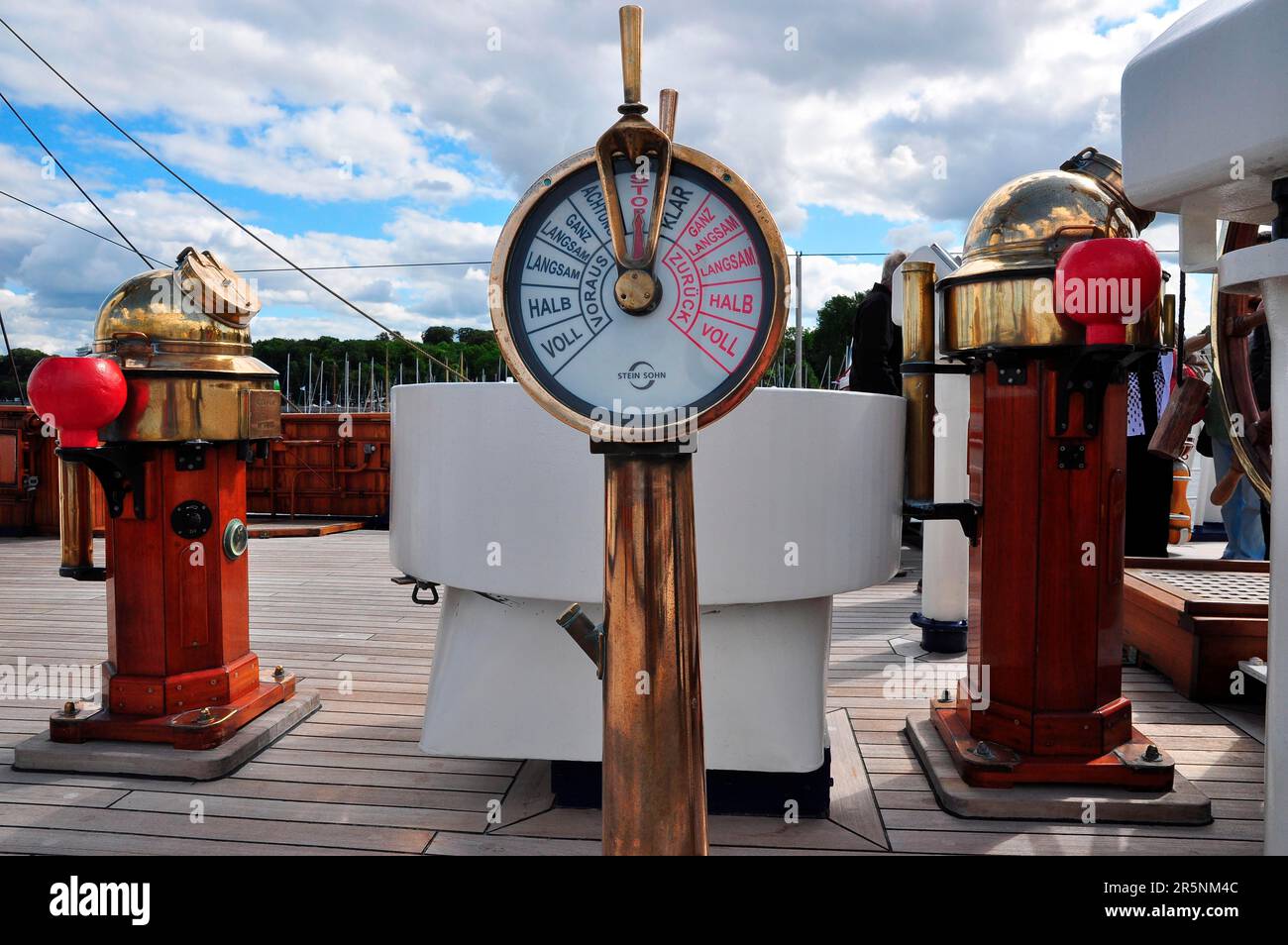Telegraph machine hi-res stock photography and images - Alamy