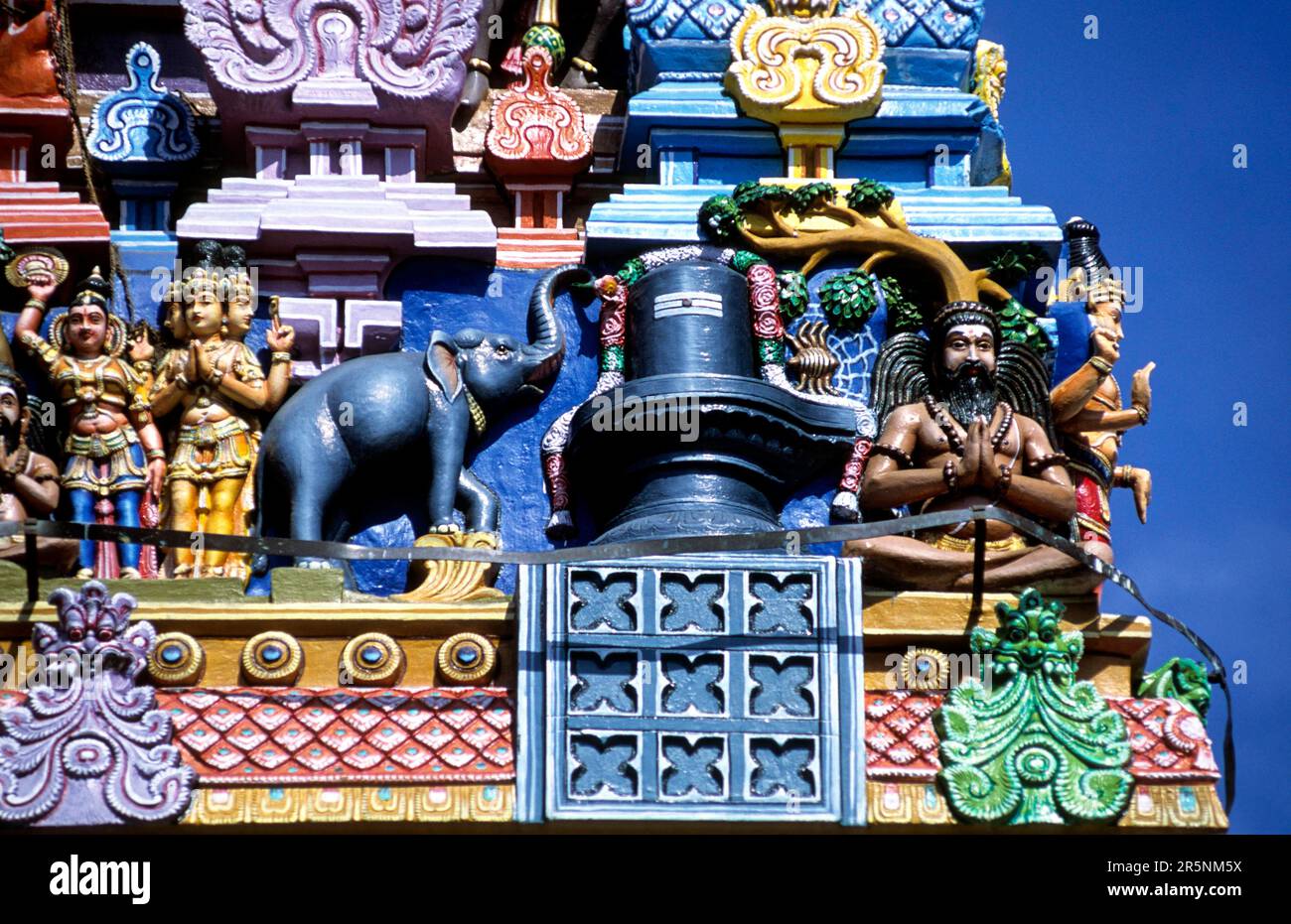 Elephant worshipping Lord Shiva Siva, stucco works in Jambukeshwara ...