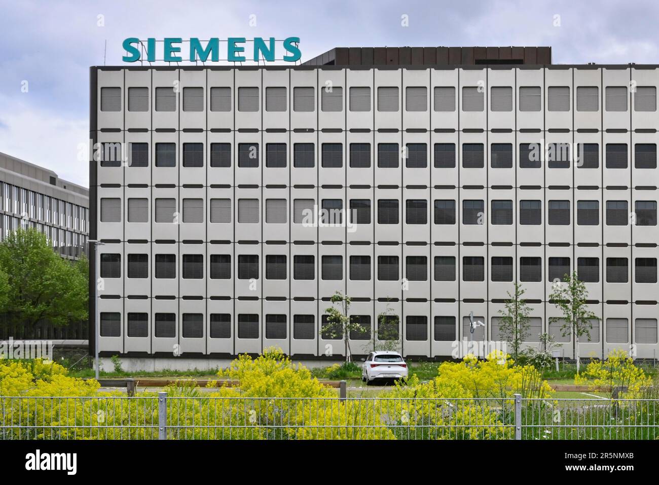 The siemens building hi-res stock photography and images - Alamy