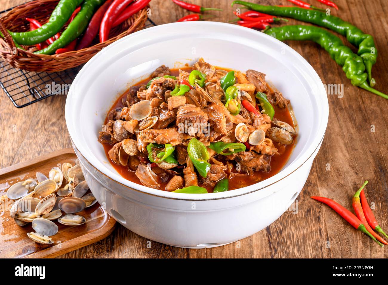 Dry-braised Chicken and Mushrooms in Chili Sauce Stock Photo - Alamy