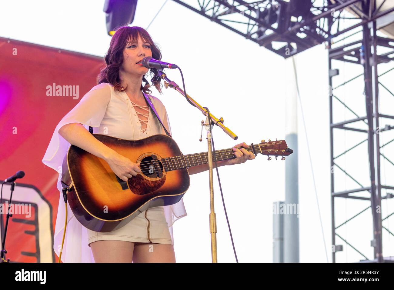 Molly tuttle hi-res stock photography and images - Alamy