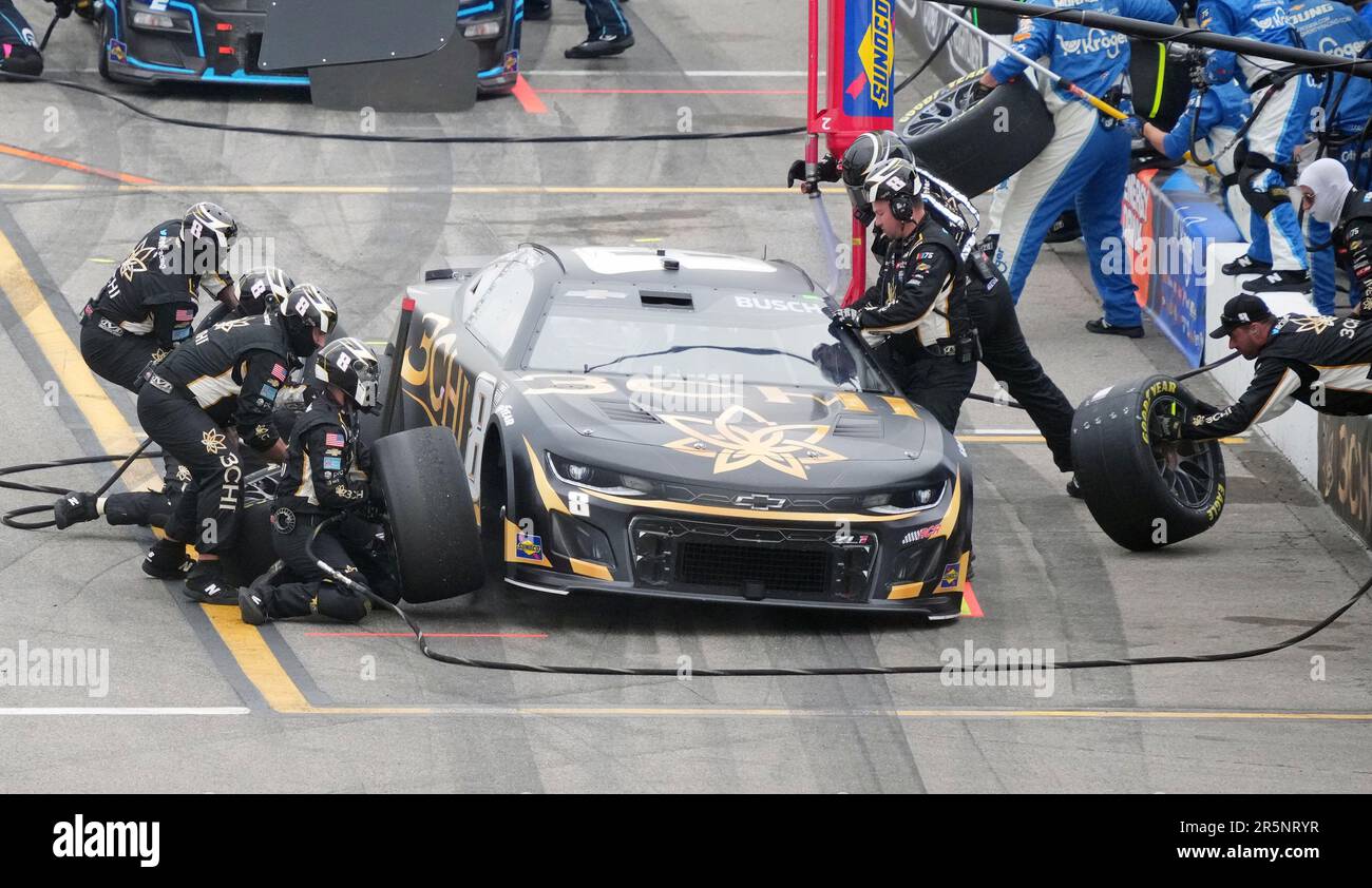 Kyle busch pit stop hi-res stock photography and images - Alamy