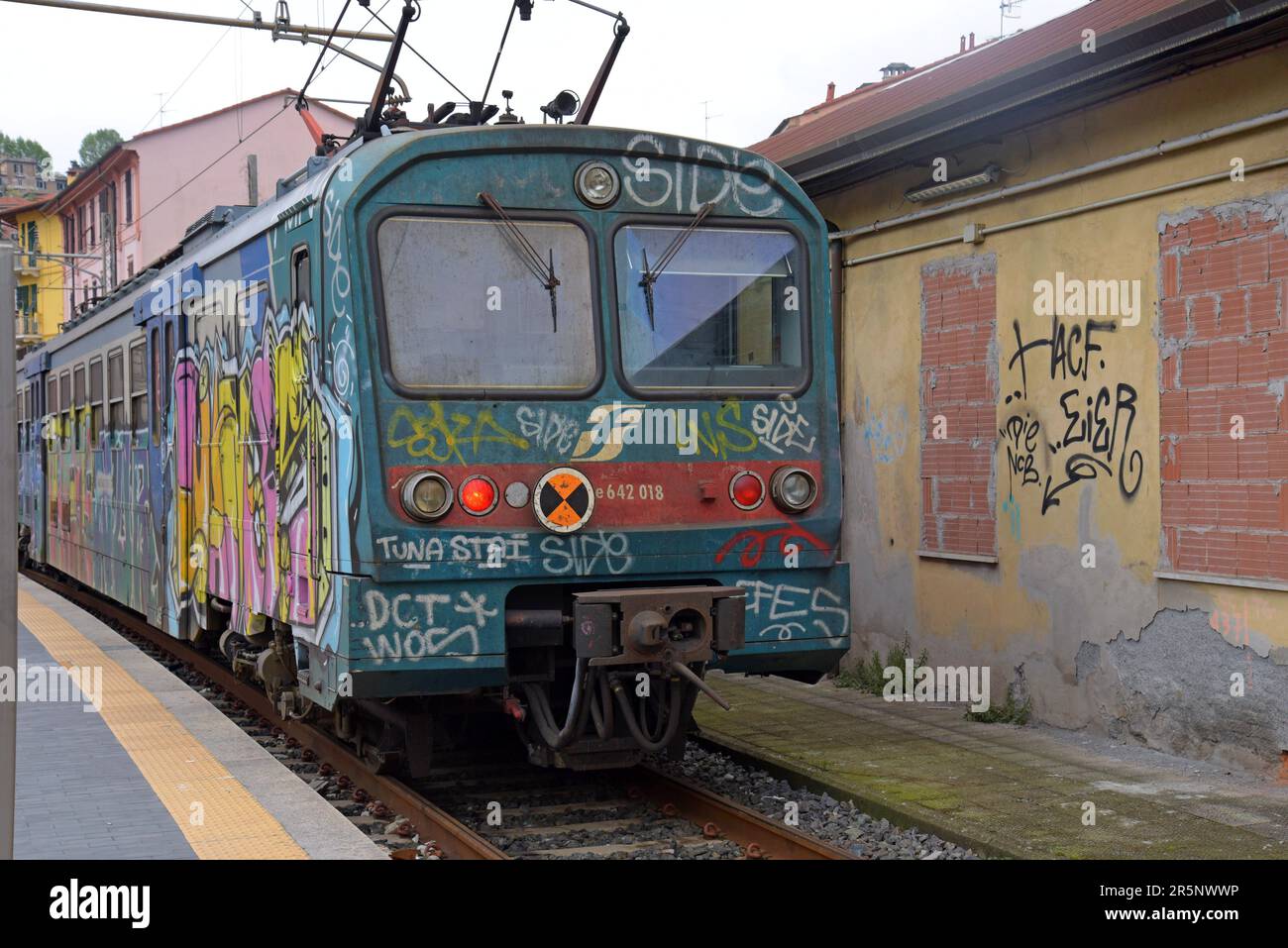 Graffitied train hi-res stock photography and images - Alamy