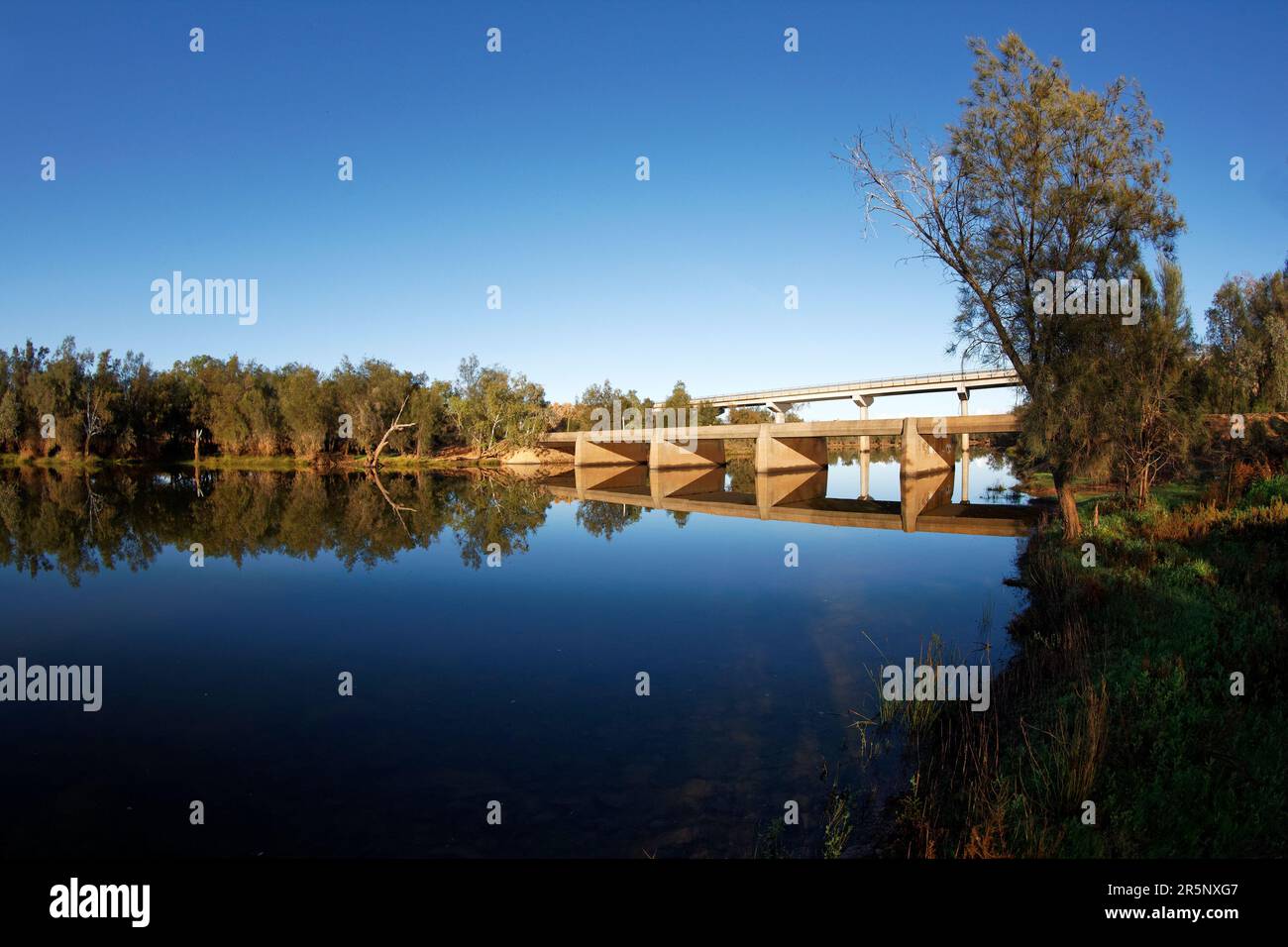 Old and new Galena bridge crossing over the Murchison river, Murchison ...
