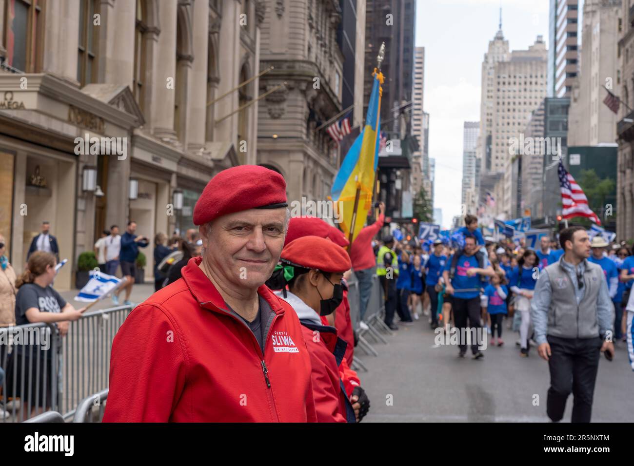 Curtis sliwa guardian hi-res stock photography and images - Alamy
