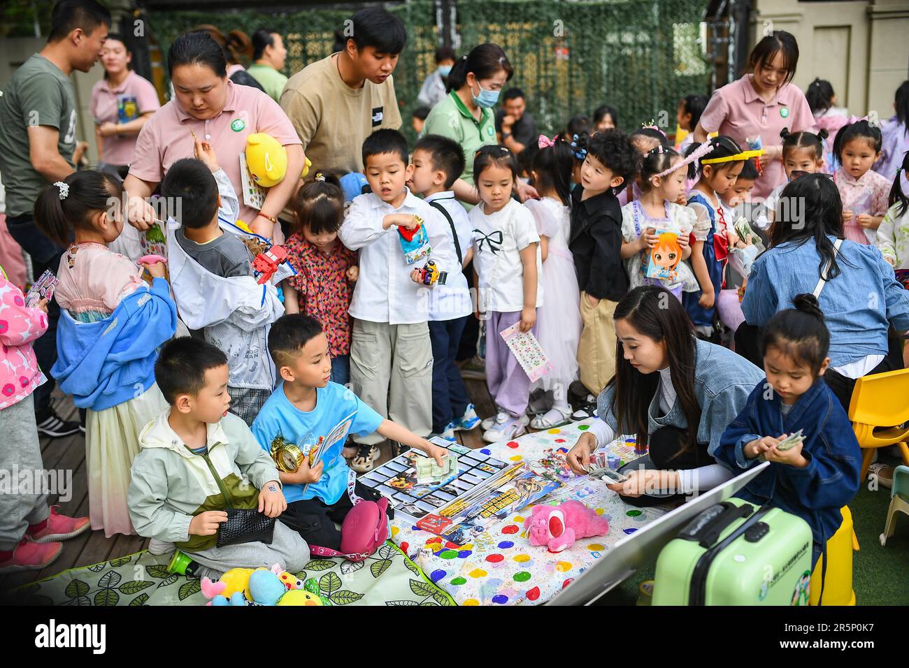 **CHINESE MAINLAND, HONG KONG, MACAU AND TAIWAN OUT** Children exchange ...