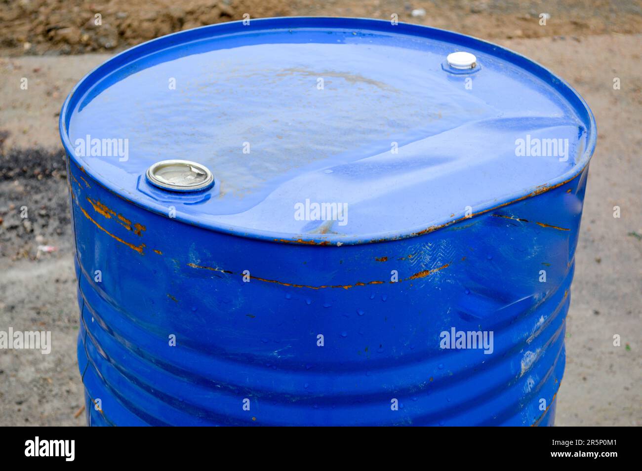Large metal iron industrial blue round 200 liter barrel for storing ...