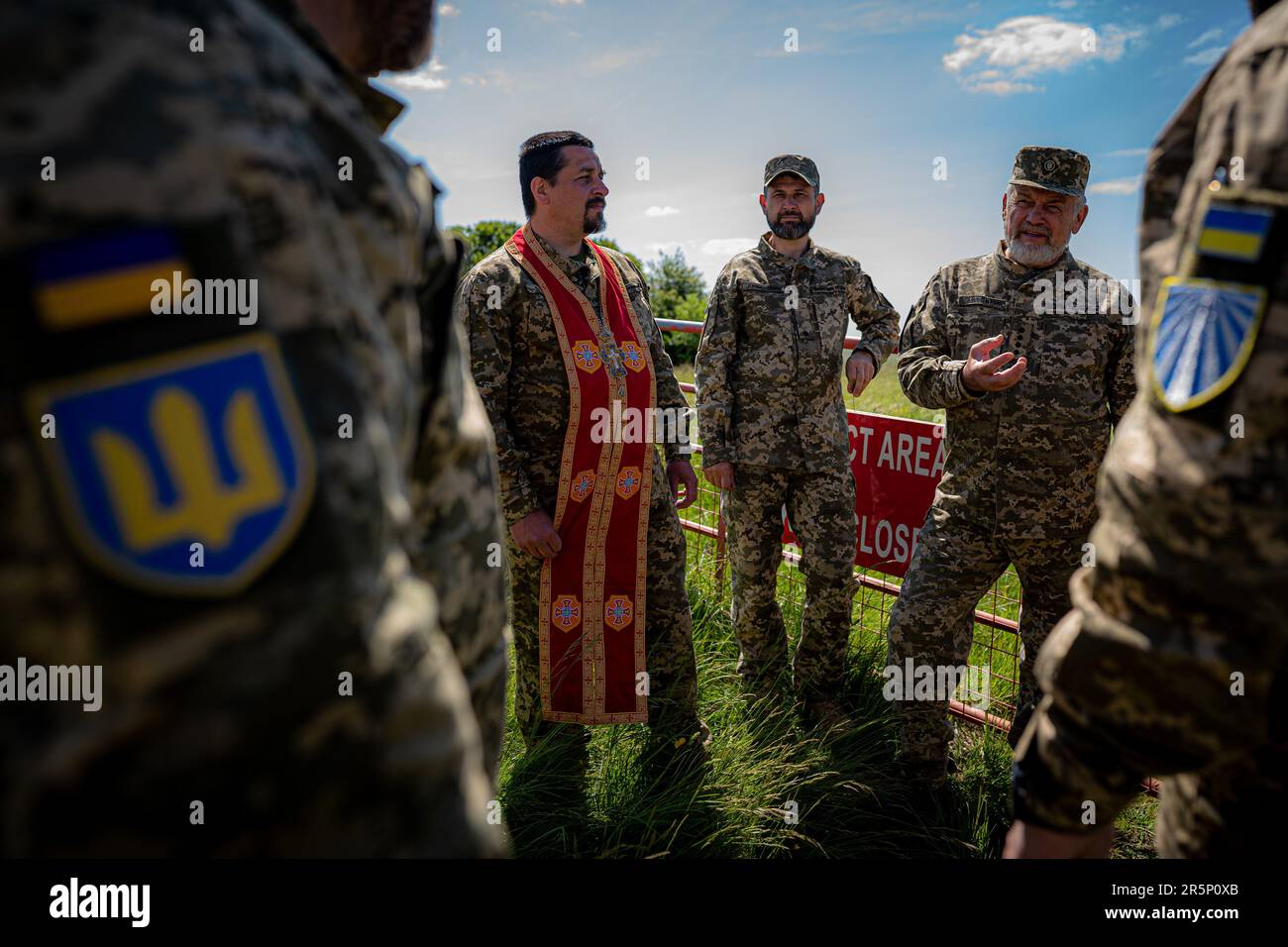 Ukrainian military chaplains hi-res stock photography and images - Alamy Ukrainian military chaplains hi-res stock photography and images - Alamy
