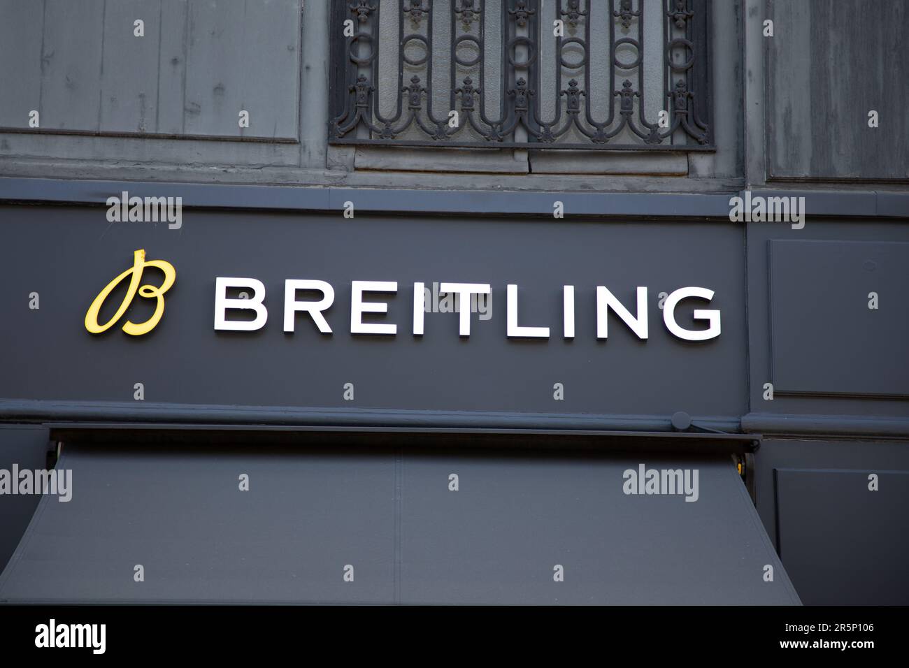 Breitling logo hi-res stock photography and images - Alamy
