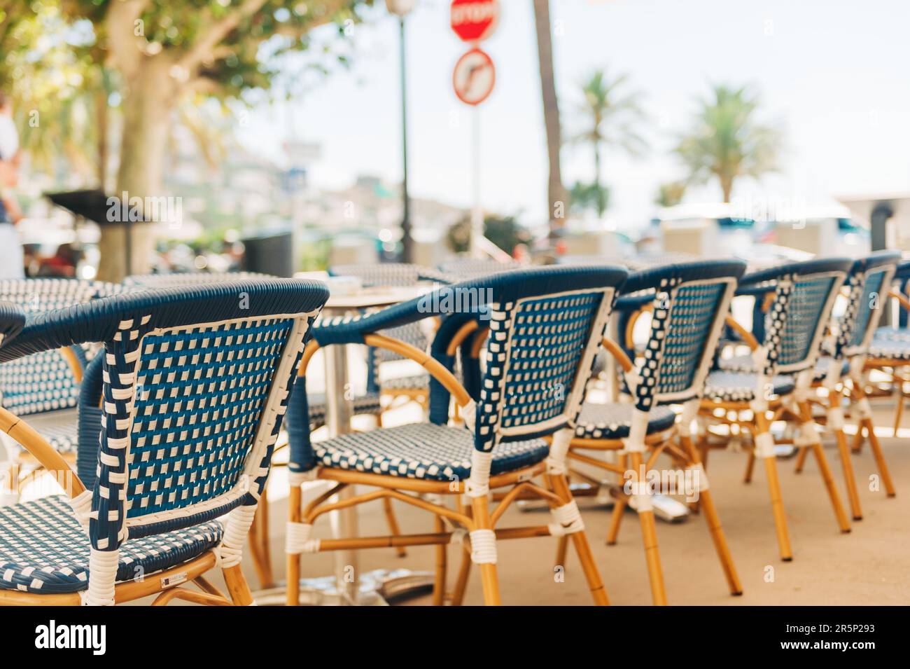 Empty coffee terrace with tables and chairs Stock Photo - Alamy
