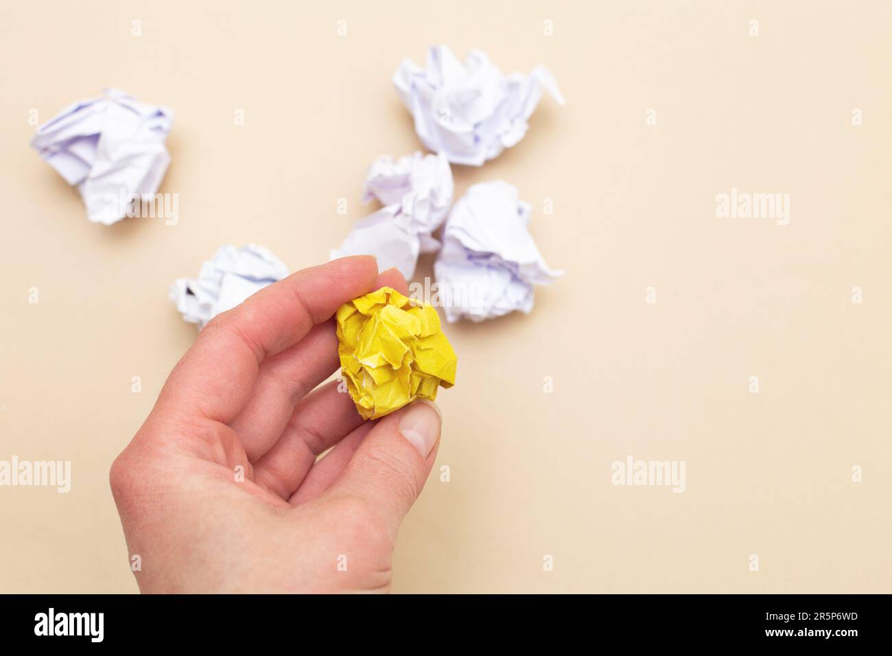 Hand holding crumpled paper hi-res stock photography and images - Alamy