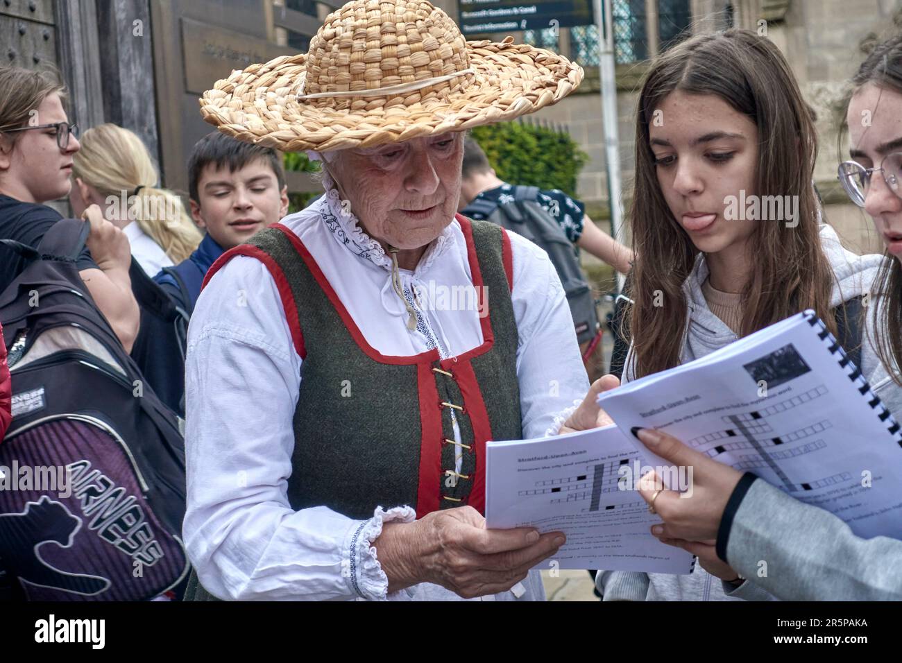 Tour guide UK. Woman in traditional Tudor costume with overseas ...