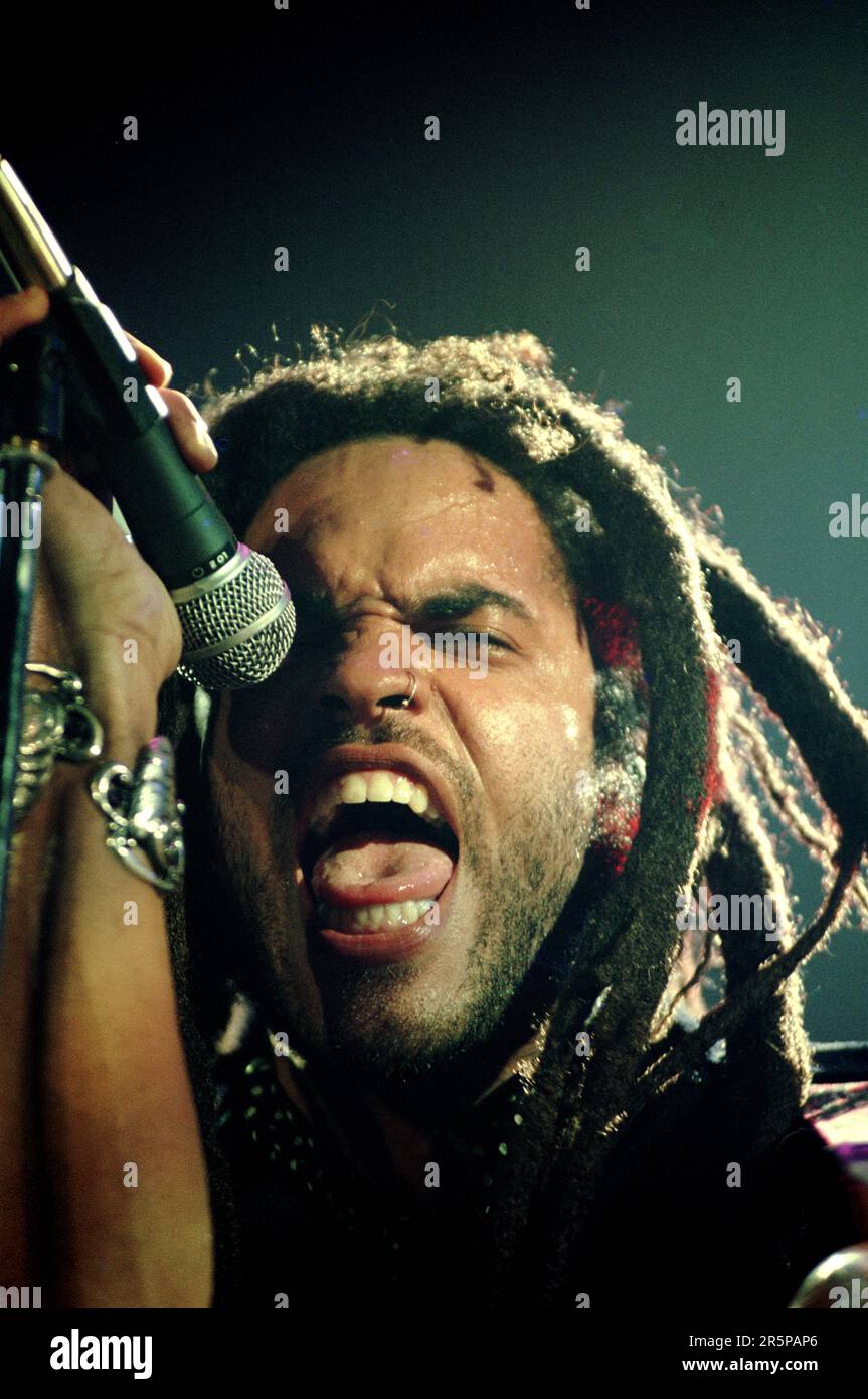 Lenny kravitz dreadlocks photographs hi-res stock photography and ...