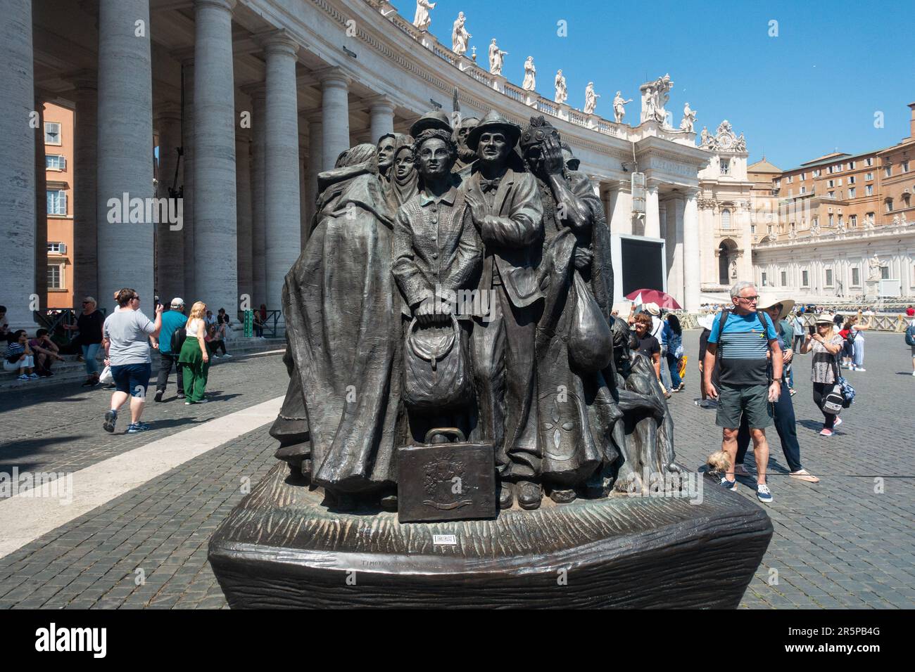 timothy paul schmalz, Canadian sculptor, Vatican sculpture dedicated to ...