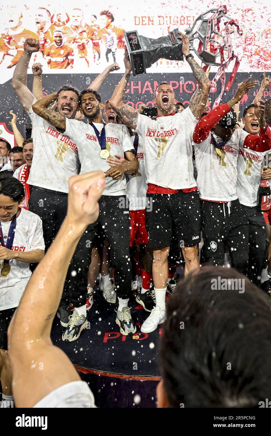 First division trophy hi-res stock photography and images - Alamy