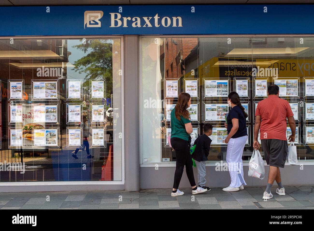 Fixed rate mortgage uk window hi-res stock photography and images - Alamy