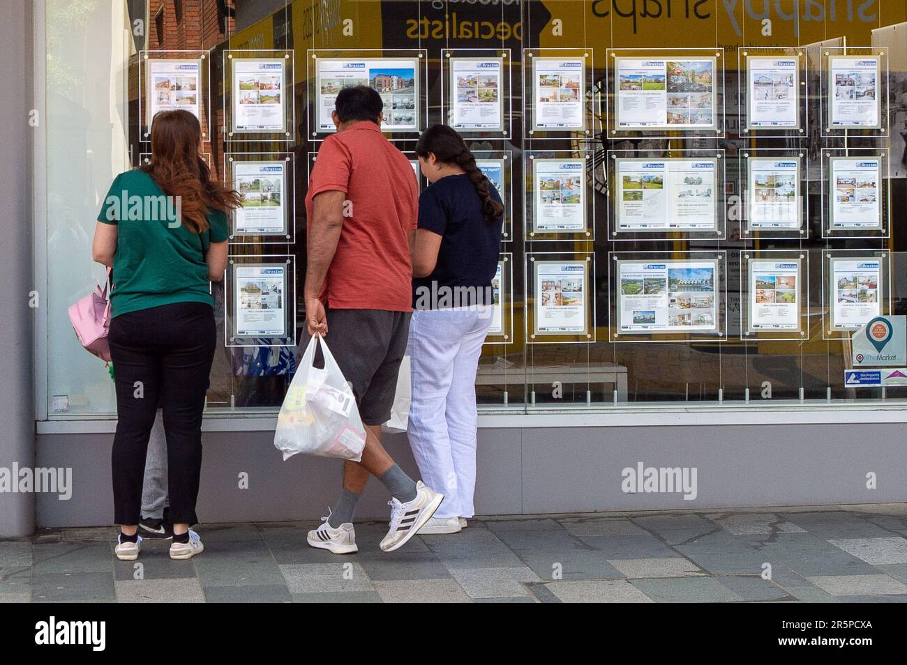 Fixed rate mortgage uk window hi-res stock photography and images - Alamy