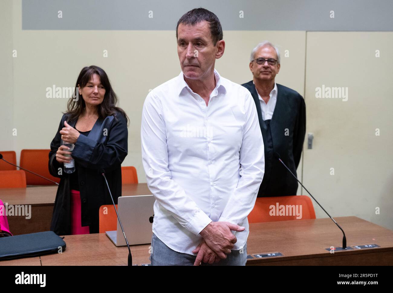 Munich, Germany. 05th June, 2023. Manfred Genditzki (center) stands in ...