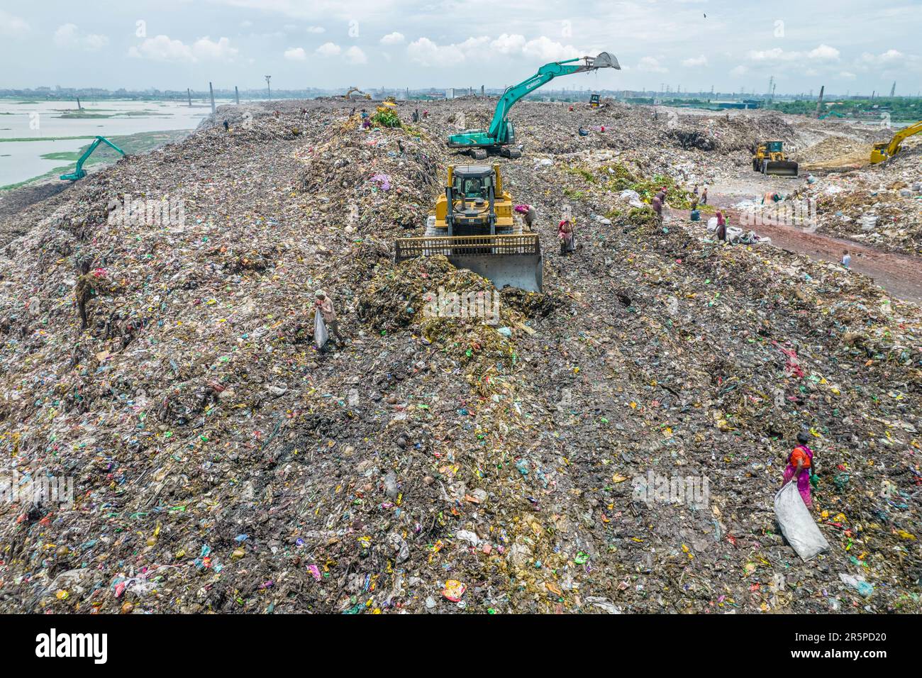 Barishal, Barishal, Bangladesh. 5th June, 2023. With the high rate of ...