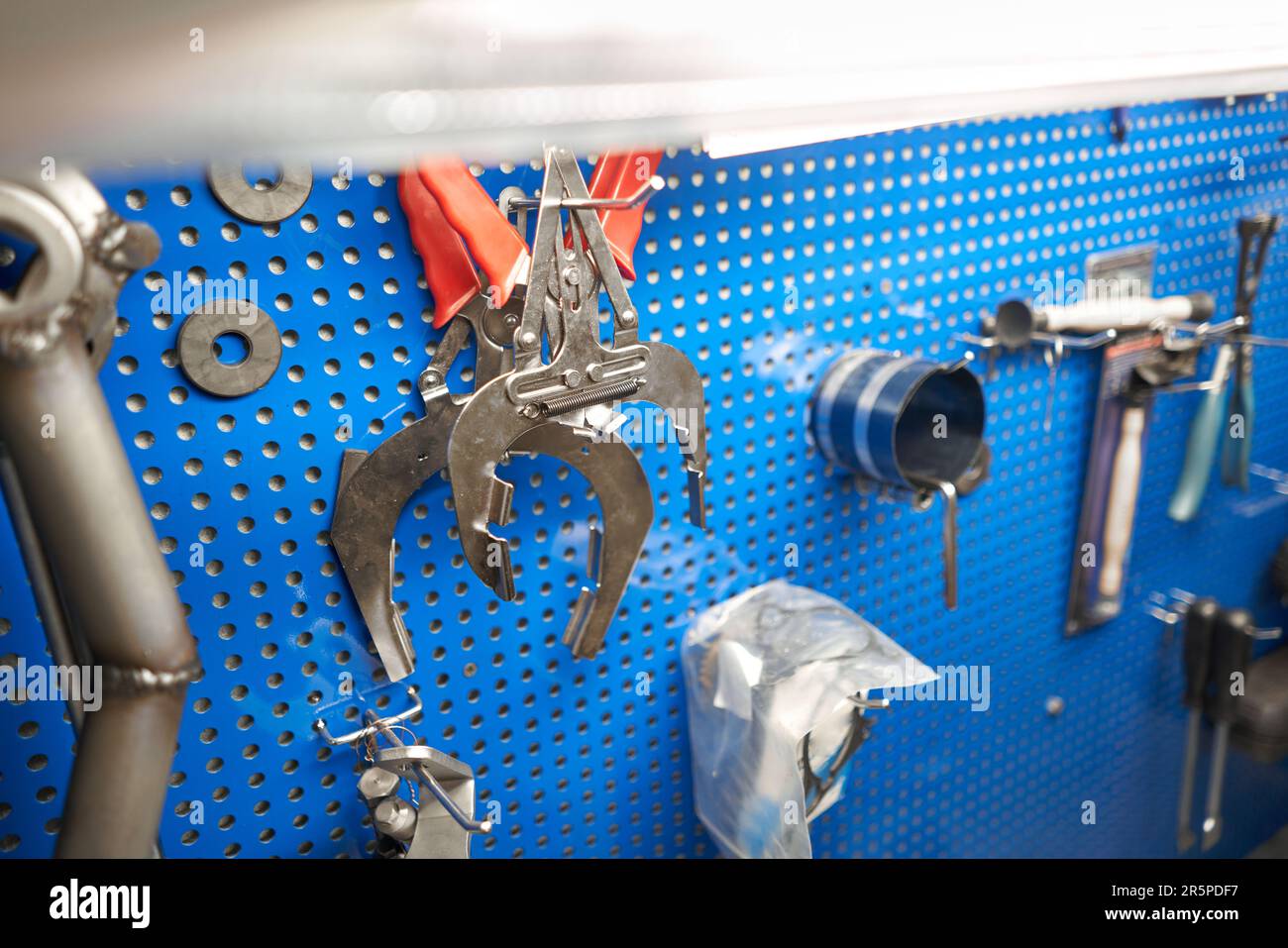 Tools of Car mechanic for a new piston for the engine, overhaul ...