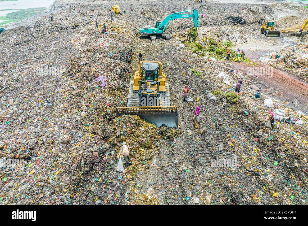 Barishal, Barishal, Bangladesh. 5th June, 2023. With the high rate of ...