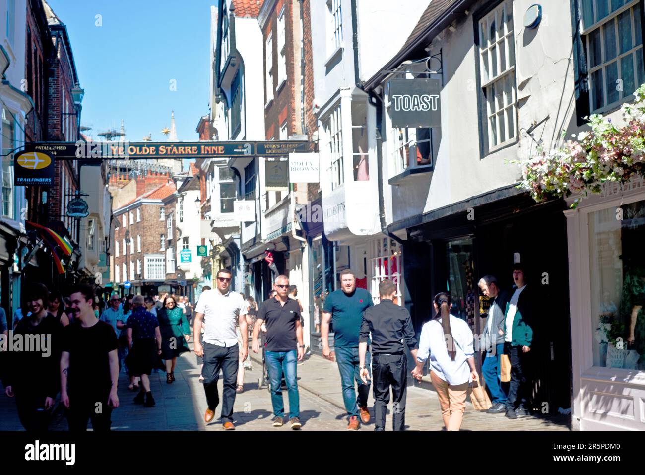 Yorkshire stonegate hi-res stock photography and images - Alamy