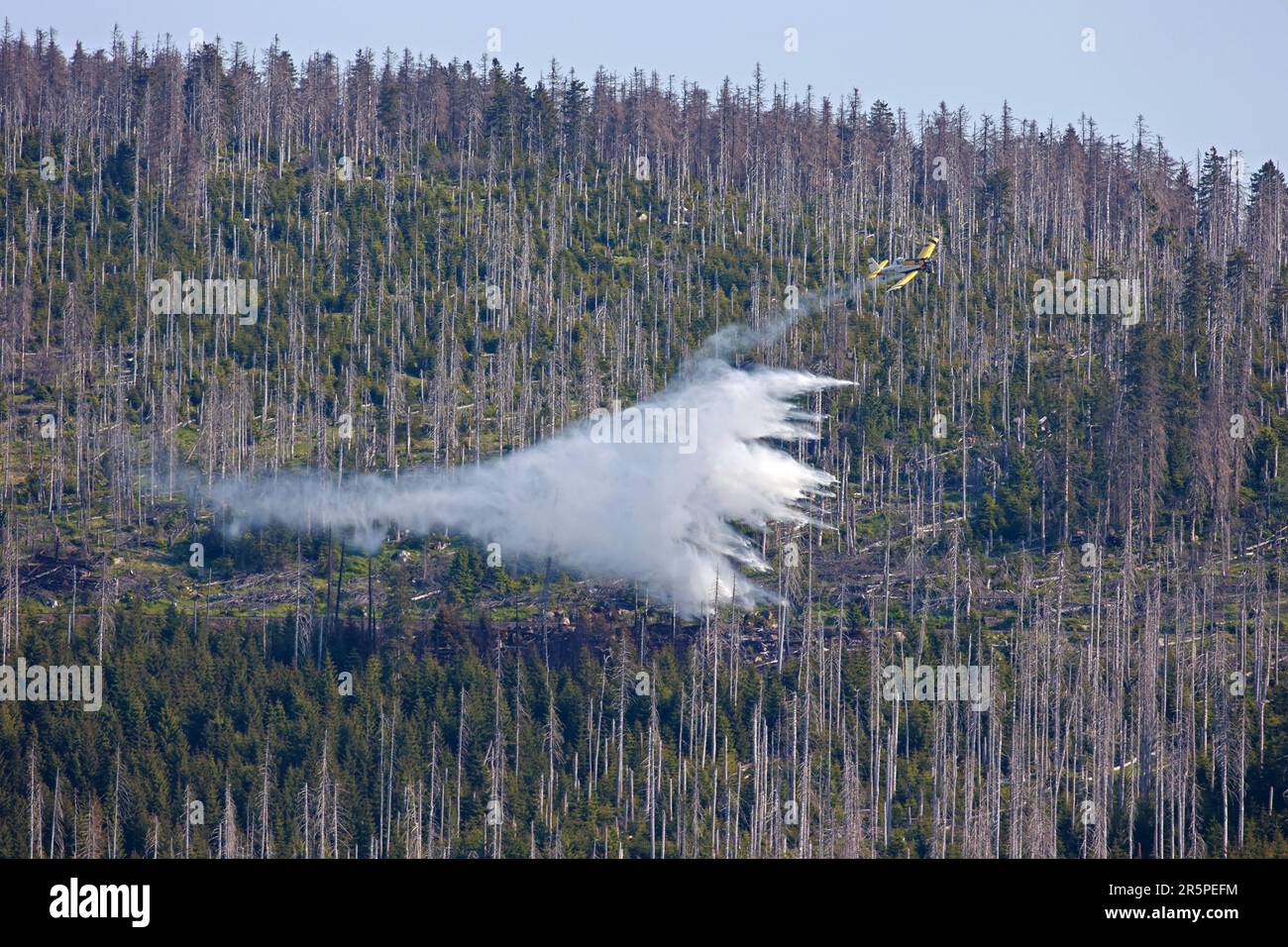 Schierke, Germany. 05th June, 2023. A small firefighting aircraft drops ...