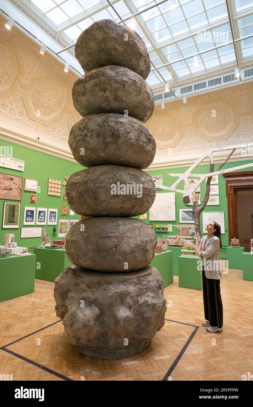 The late dame phyllida barlow ra hi-res stock photography and images ...