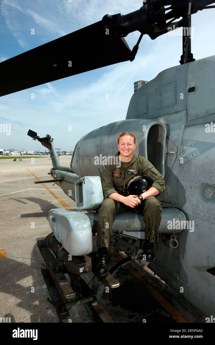 Woman marine first lieutenant hi-res stock photography and images - Alamy