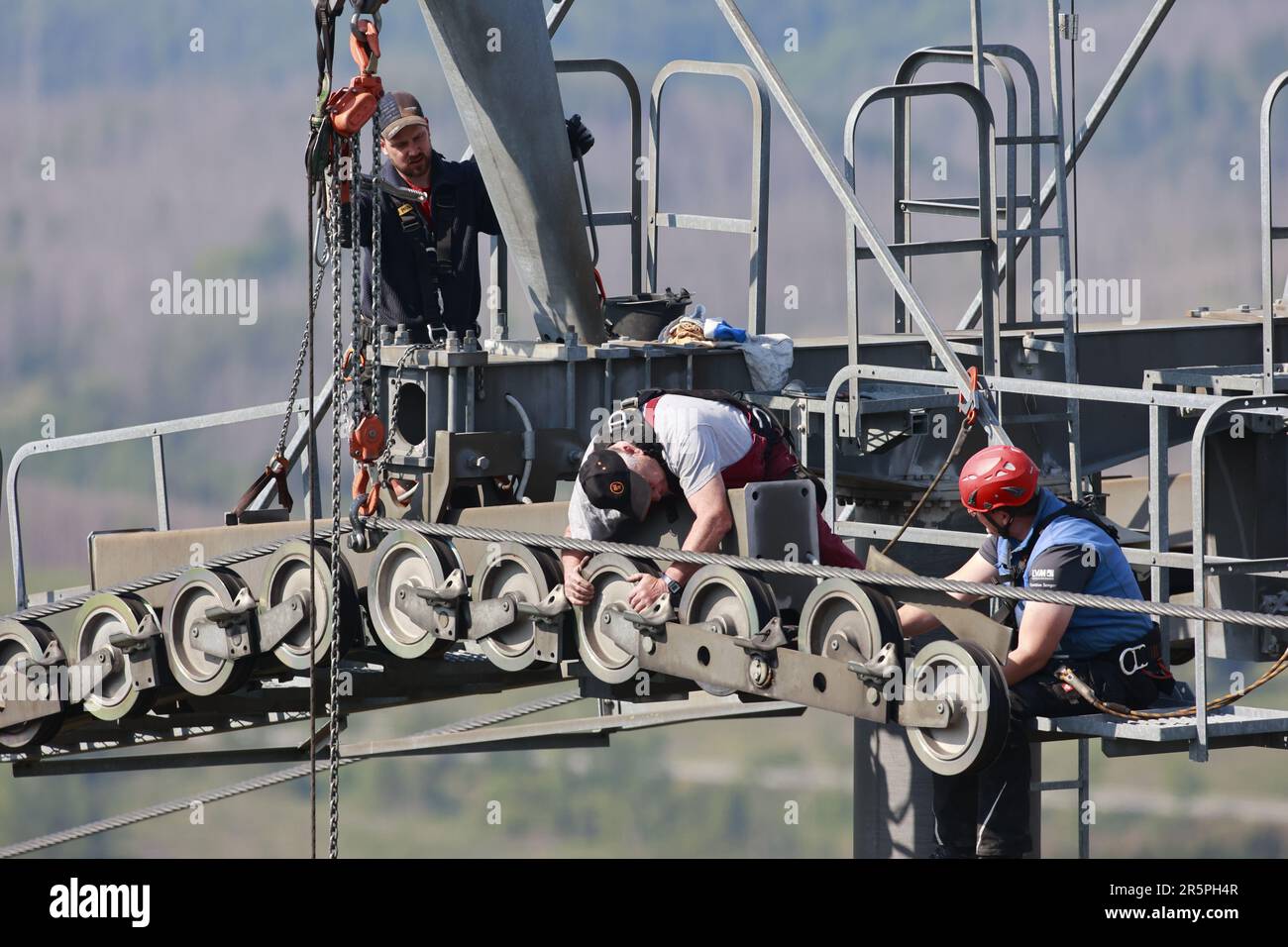 Braunlage, Germany. 05th June, 2023. Employees of the Wurmberg cable ...