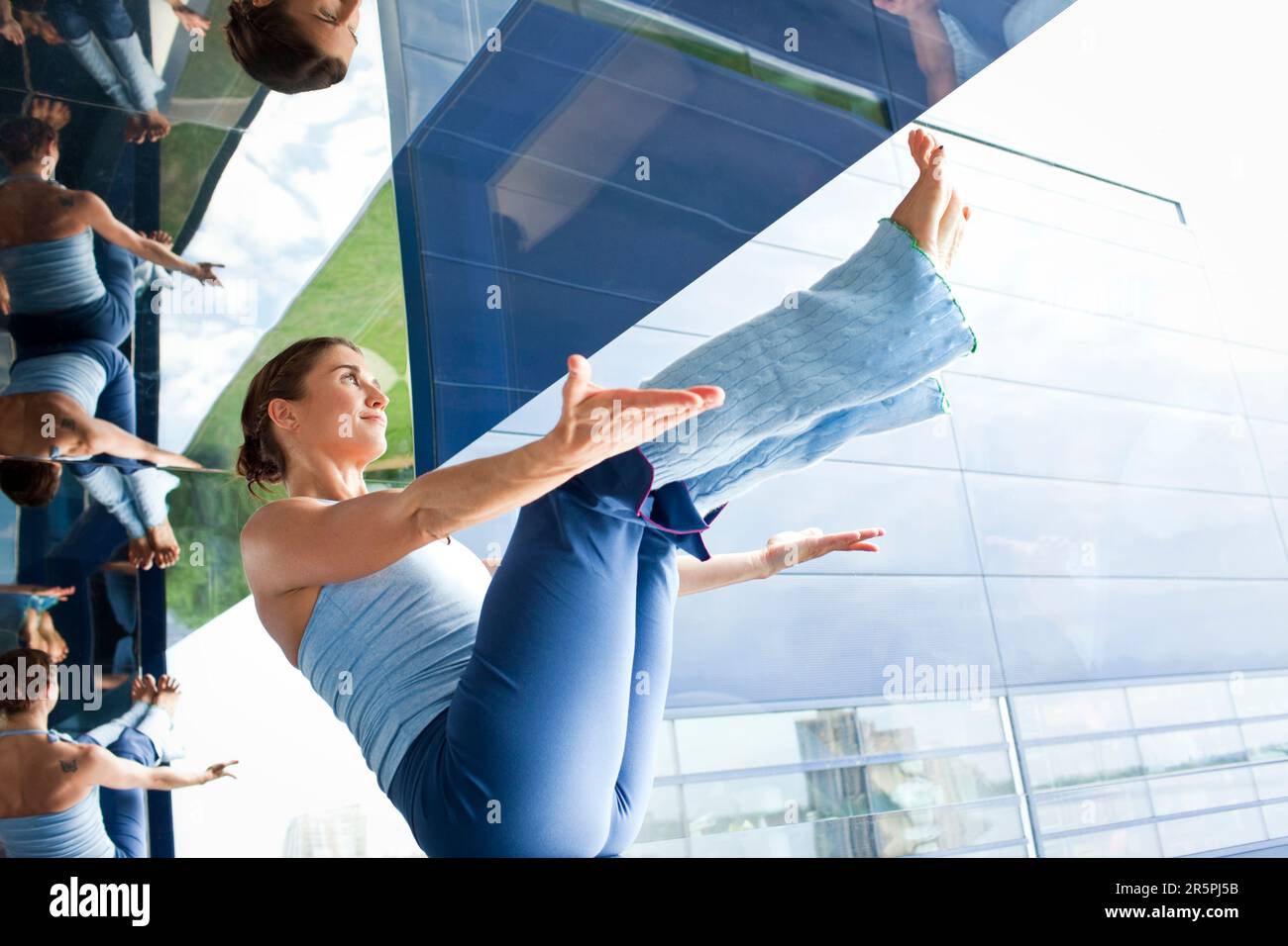 Woman paripurna navasana boat pose hi-res stock photography and images ...
