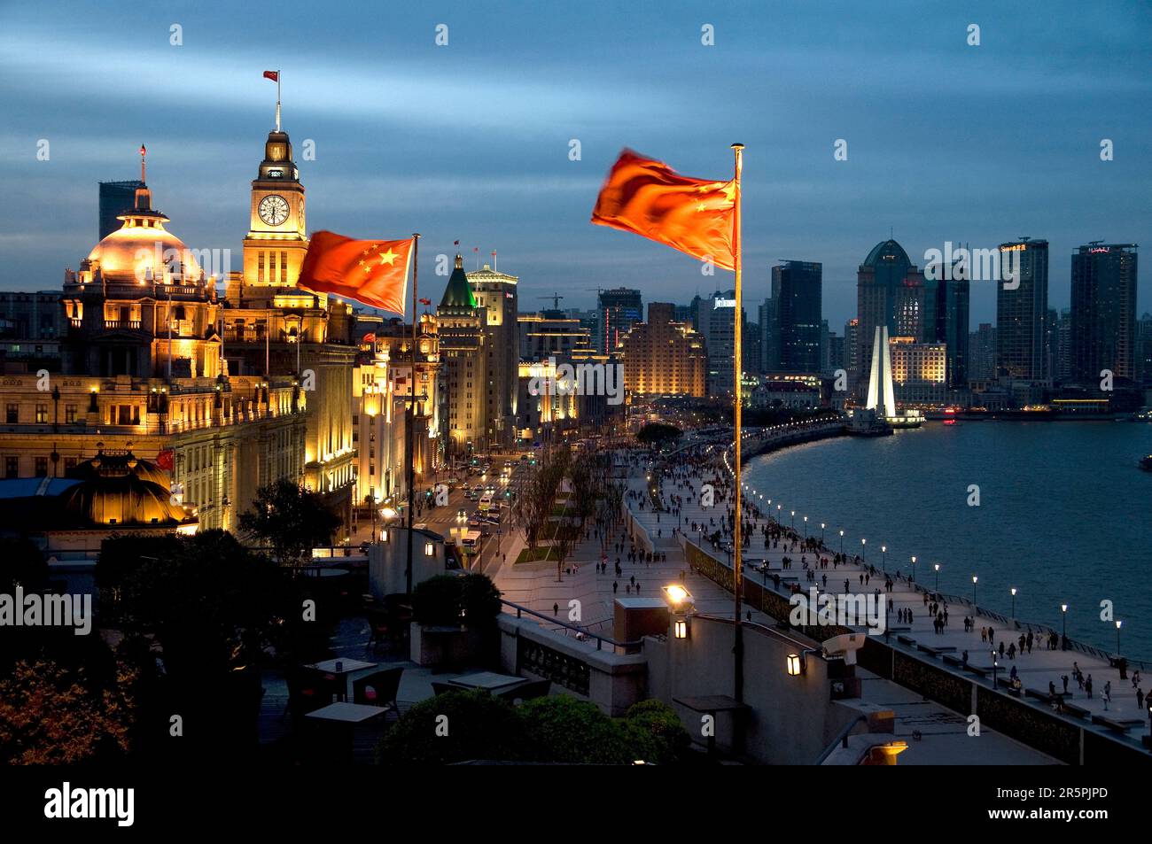 Shanghai bund crowd hi-res stock photography and images - Alamy