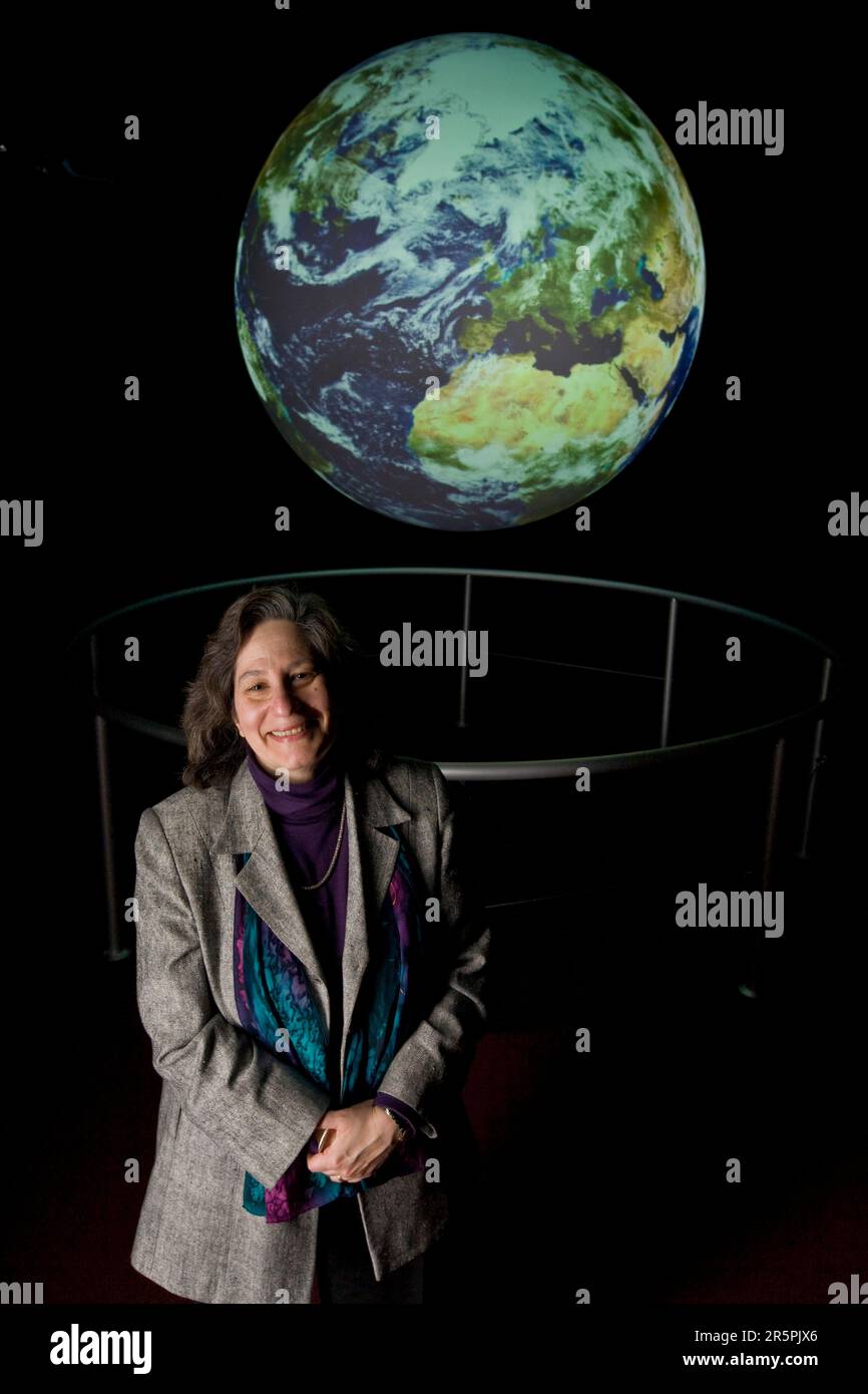 Atmospheric chemist hi-res stock photography and images - Alamy