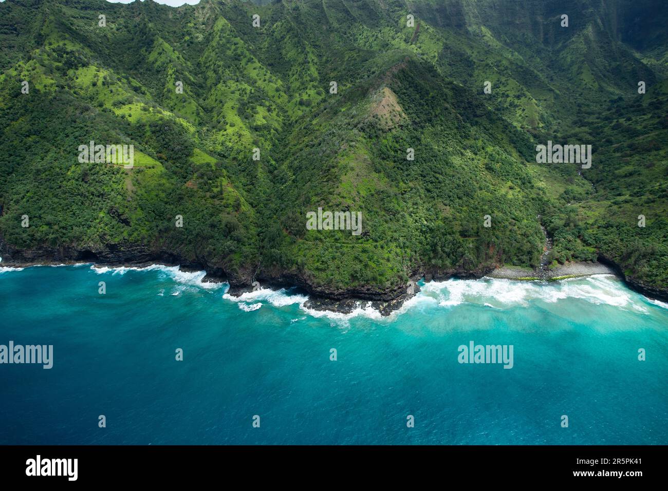 Remote island from above tropical hi-res stock photography and images ...
