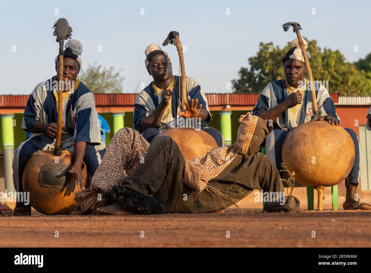 THRILLING images of the Senoufo people doing the stunning Panther dance ...