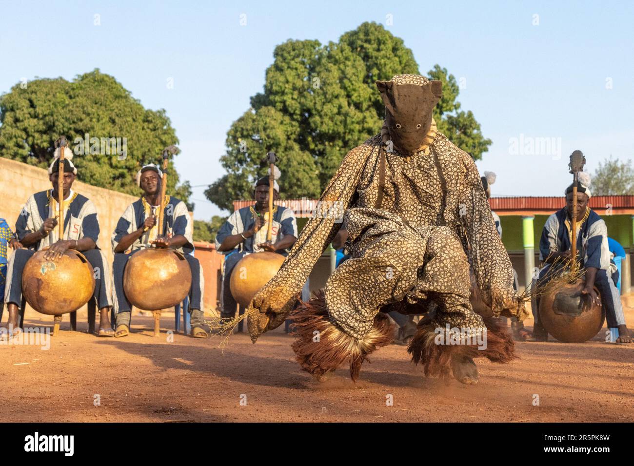 THRILLING images of the Senoufo people doing the stunning Panther dance ...
