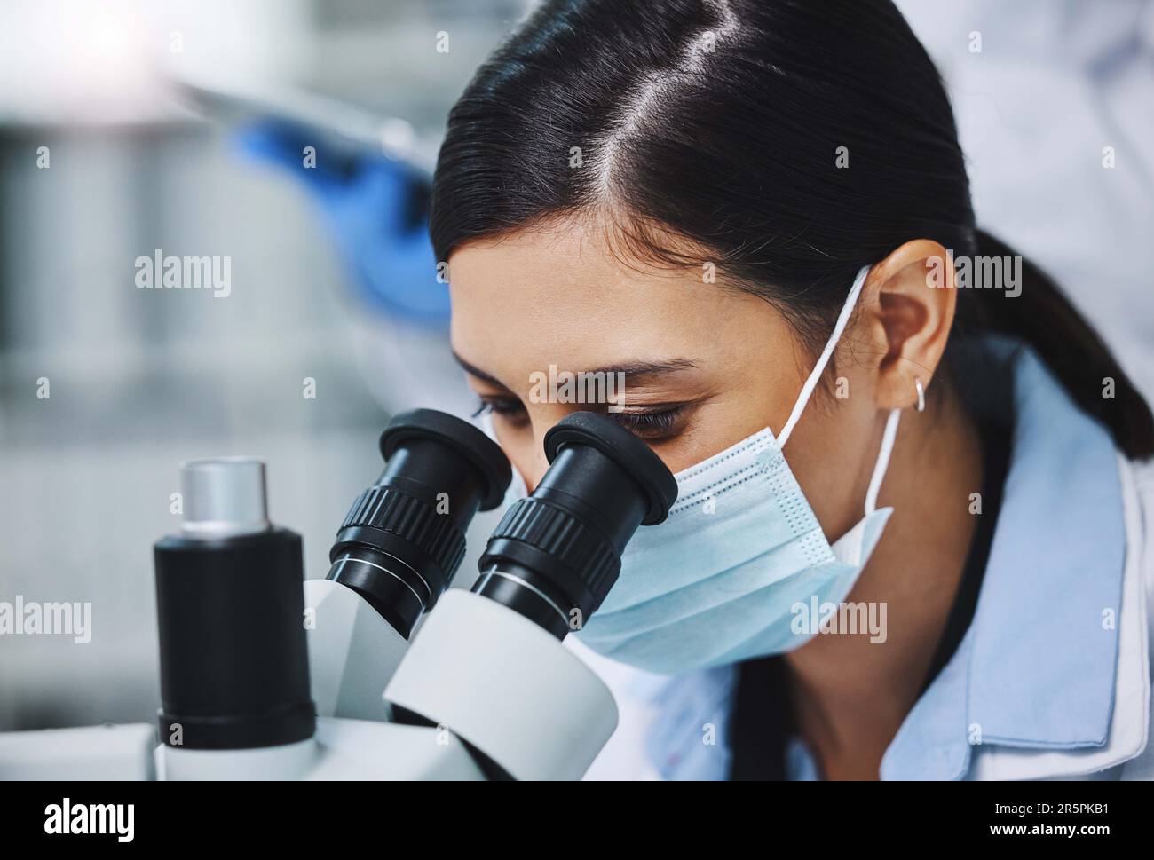 Lab tech face mask hi-res stock photography and images - Alamy