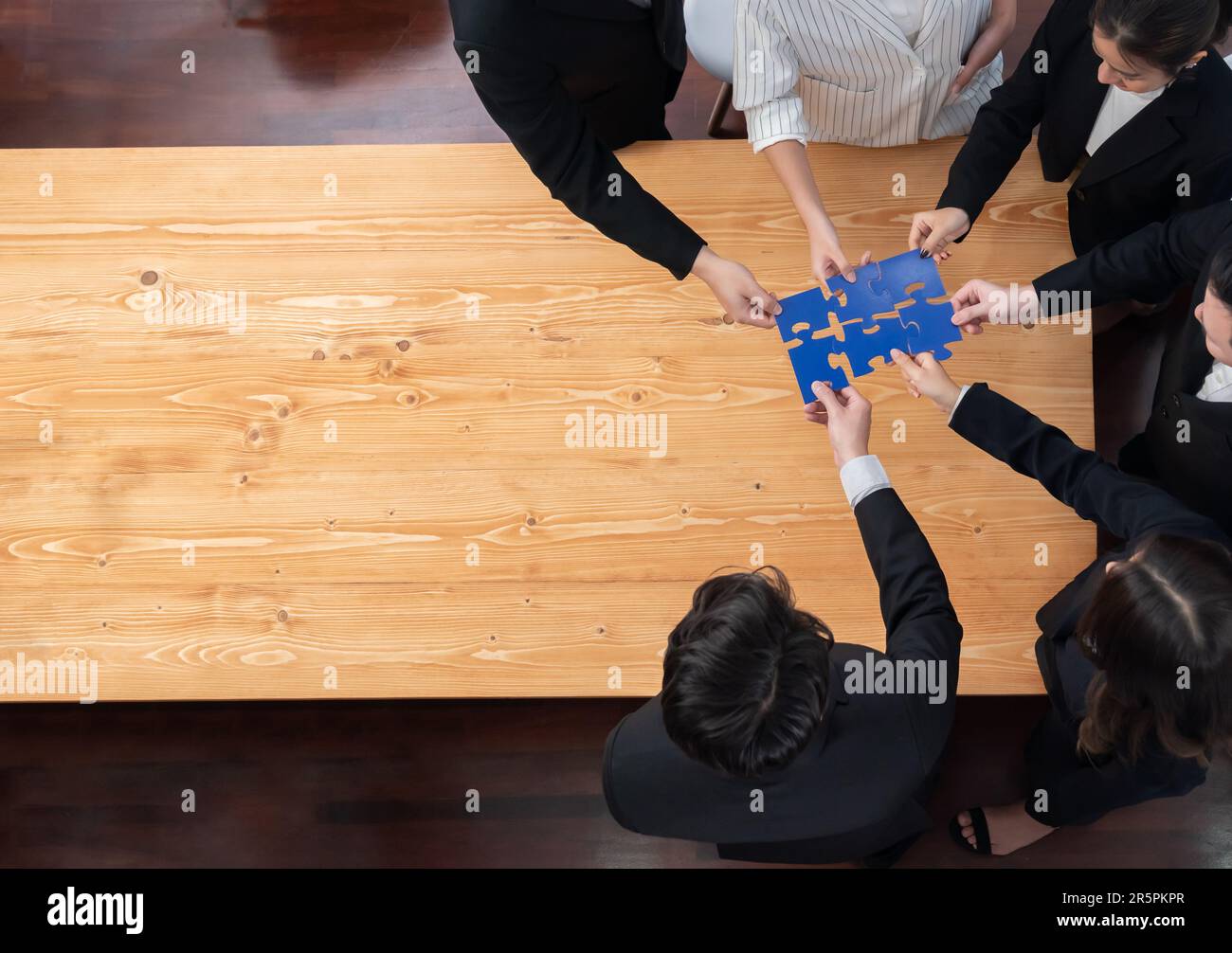 Asian business woman building puzzle hi-res stock photography and ...