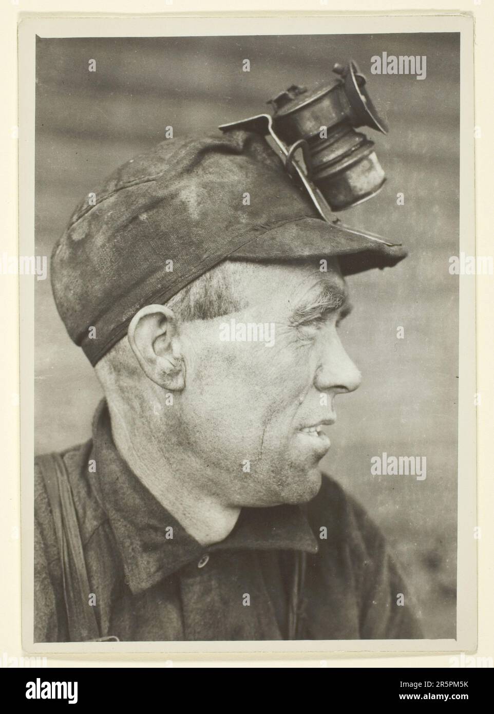 Coal man 1900s hi-res stock photography and images - Alamy