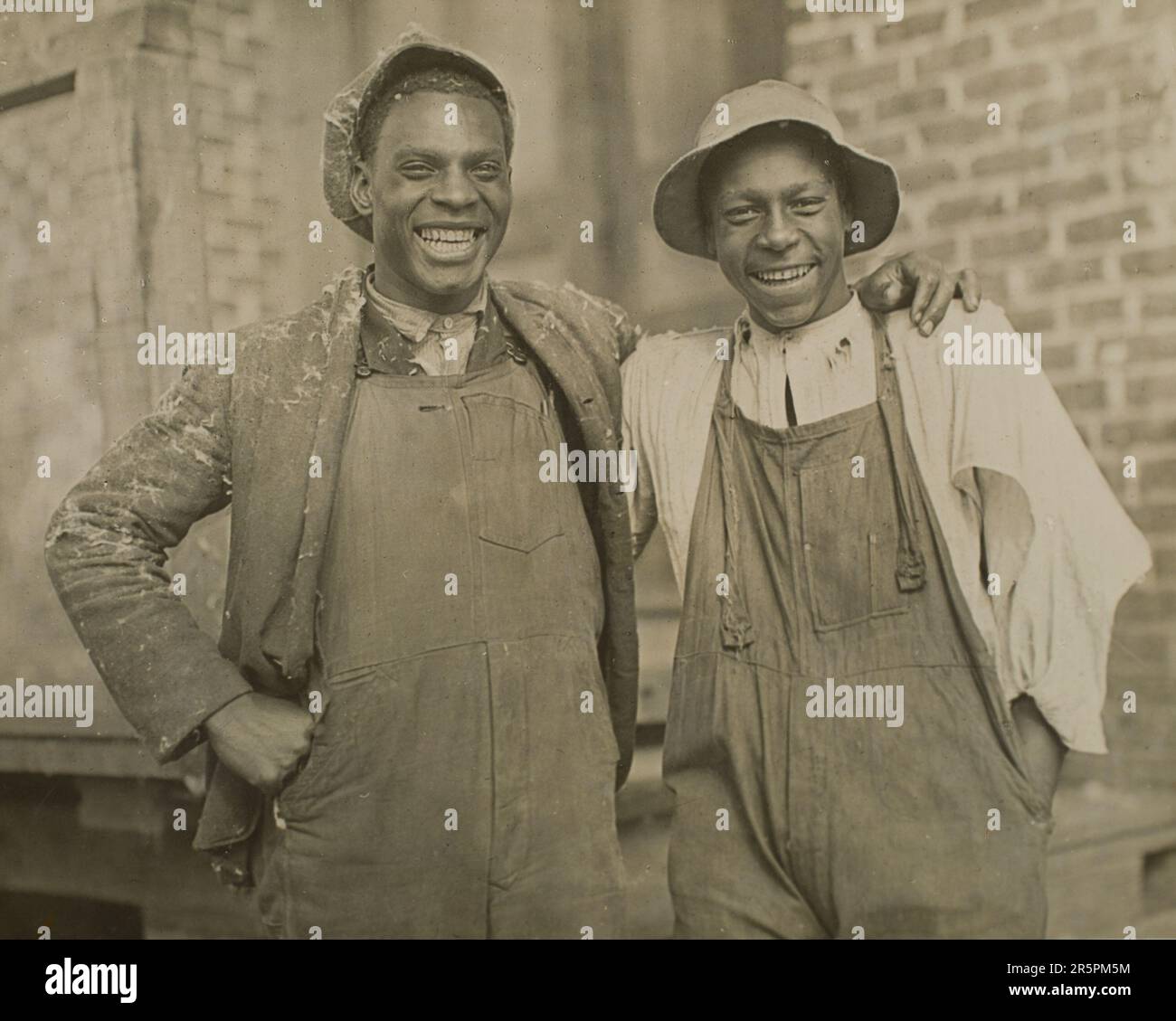 Mill workers hi-res stock photography and images - Alamy