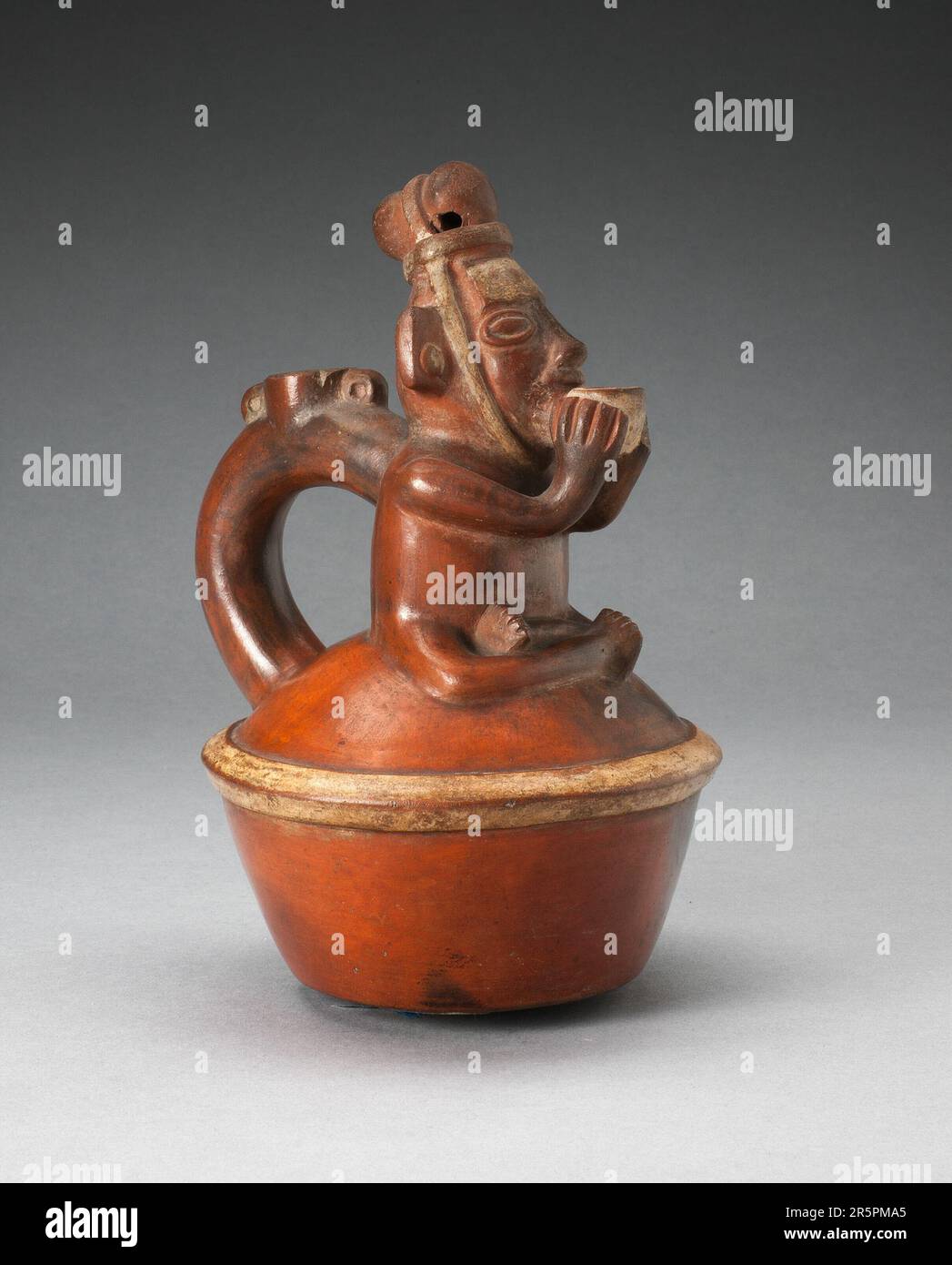 Ceramic figure vessel hi-res stock photography and images - Alamy
