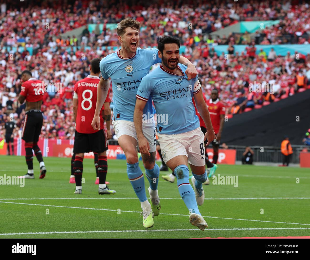 Manchester City's Likay Gundogan celebrates his goal with Manchester ...