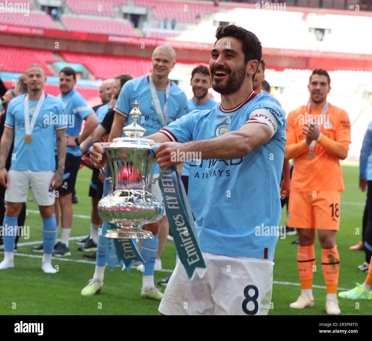 Manchester City's Likay Gundogan with FA Cup Trophy during The Emirates ...