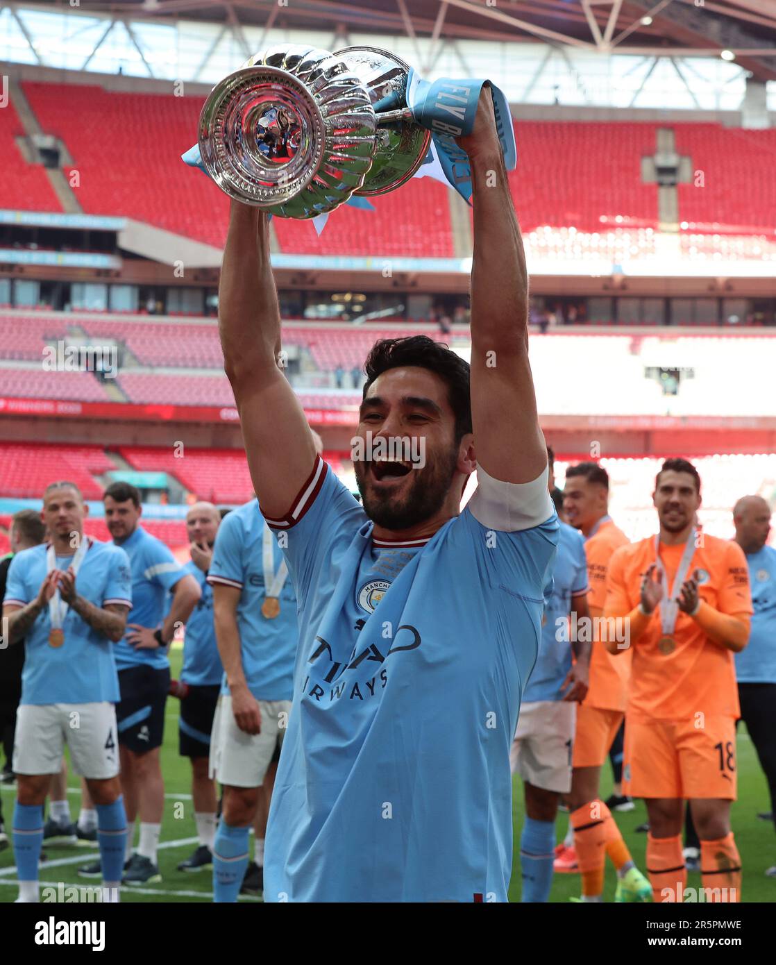 Manchester City's Likay Gundogan with FA Cup Trophy during The Emirates ...