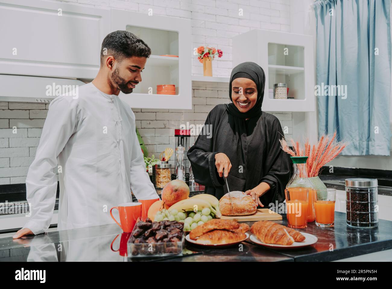 Emirati family meal hi-res stock photography and images - Alamy