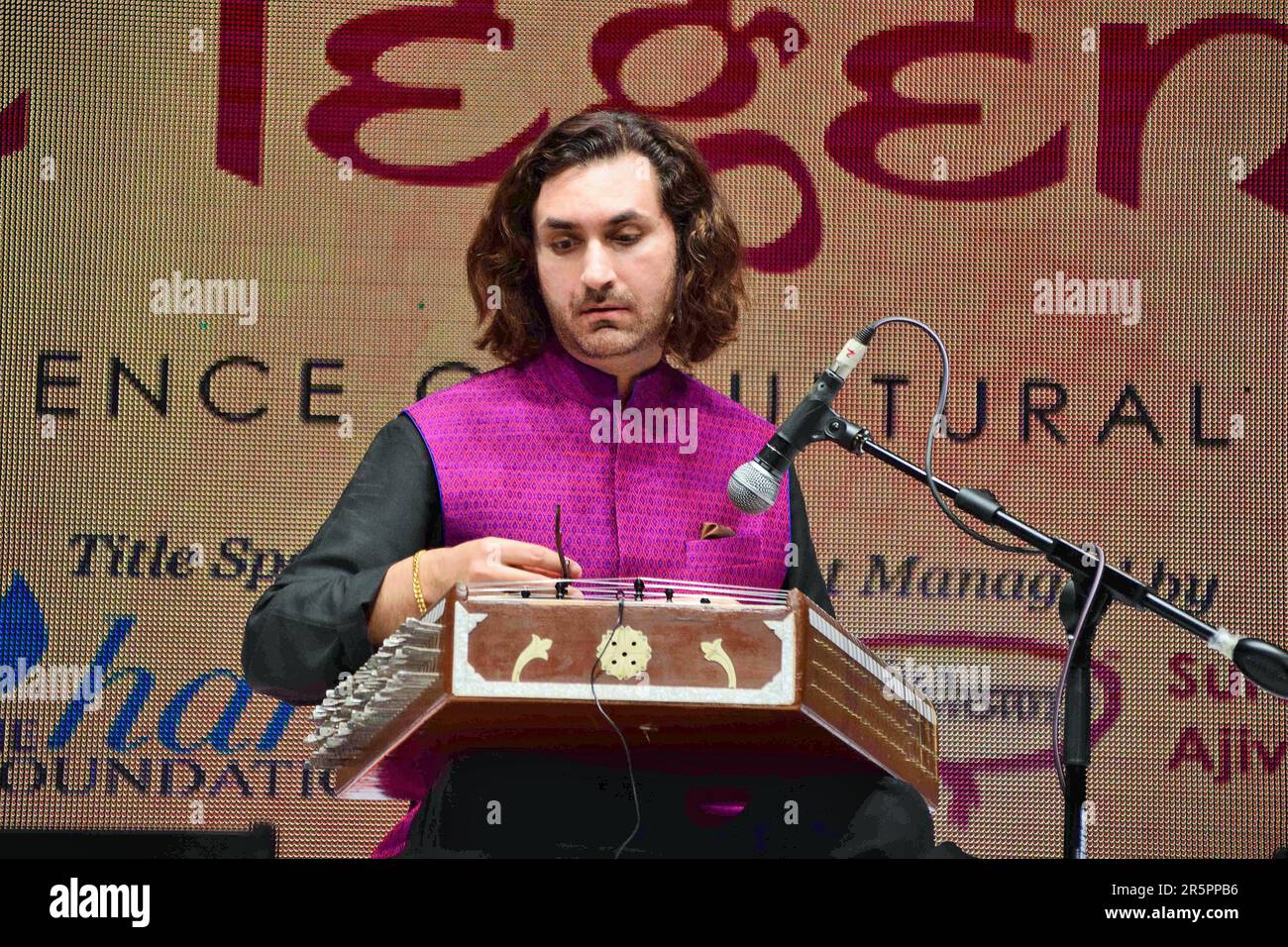 Santoor Player